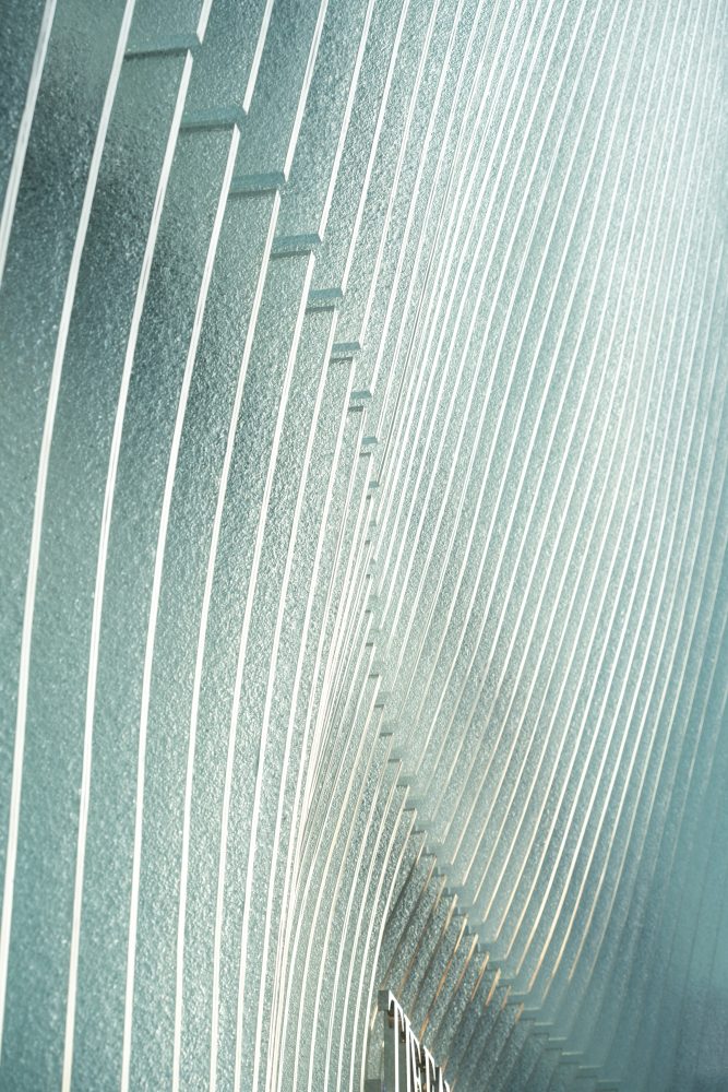 A facade in motion: Tiffany’s fluid glass landmark in Beijing ...