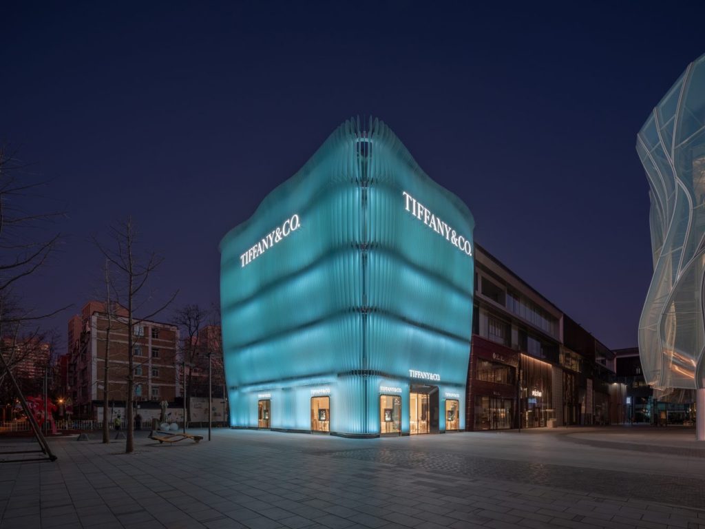 A facade in motion: Tiffany’s fluid glass landmark in Beijing ...